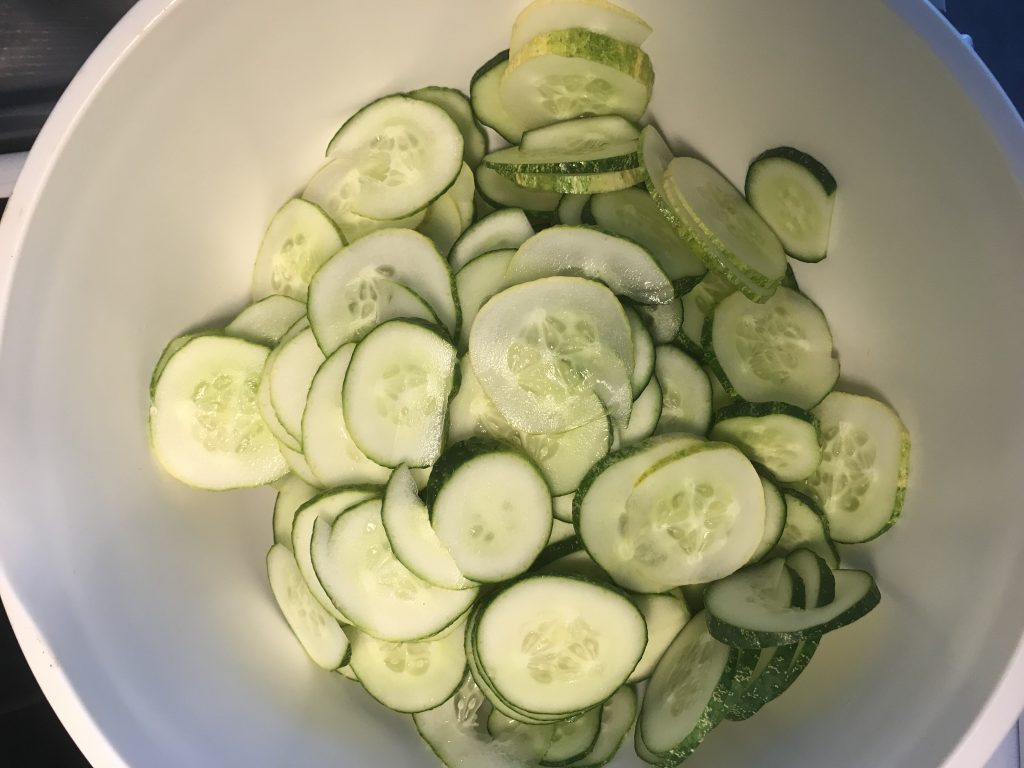 Lägga in gurka - snabbt och smidigt recept på klassisk inlagd gurka
